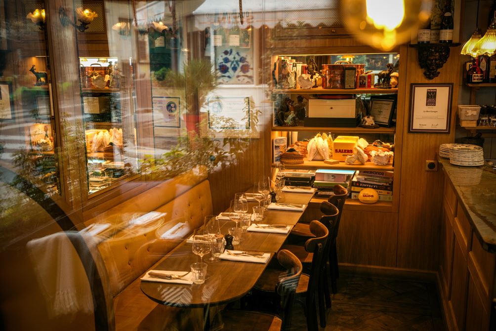 Experience Traditional Parisian Dining at Le Bon Georges – French Glimpses