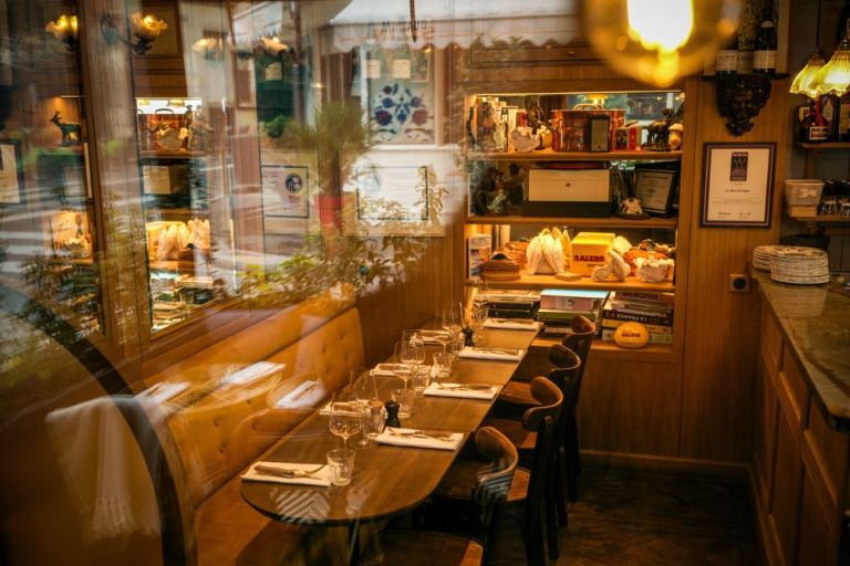 Experience Traditional Parisian Dining at Le Bon Georges – French Glimpses