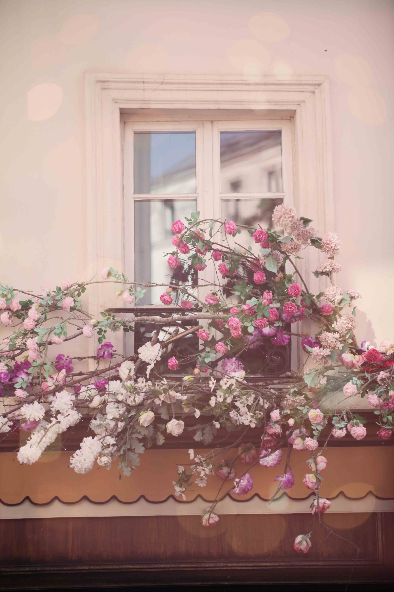 The fashion for floral cafes in Paris