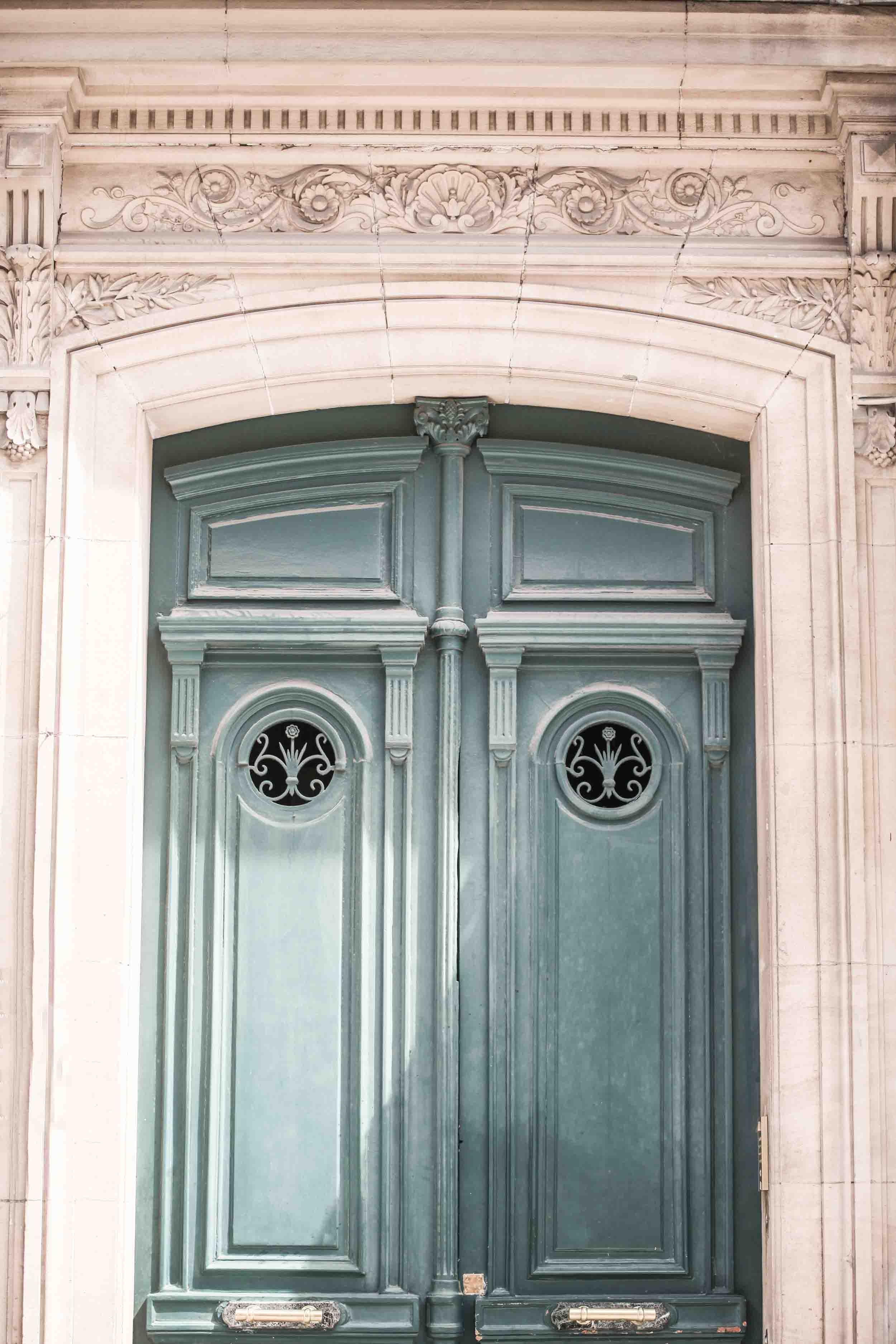 Exploring the Beauty of Parisian Doors – French Glimpses
