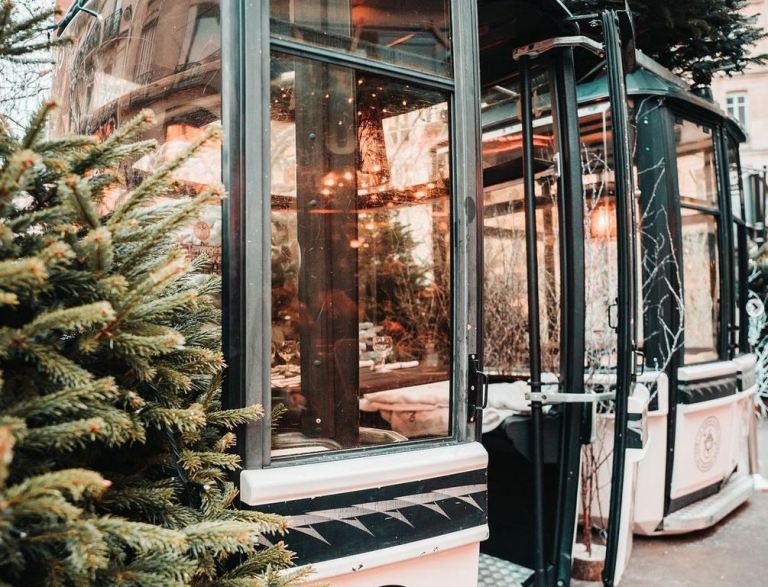 Where to eat in a cable car… in Paris ? – French Glimpses