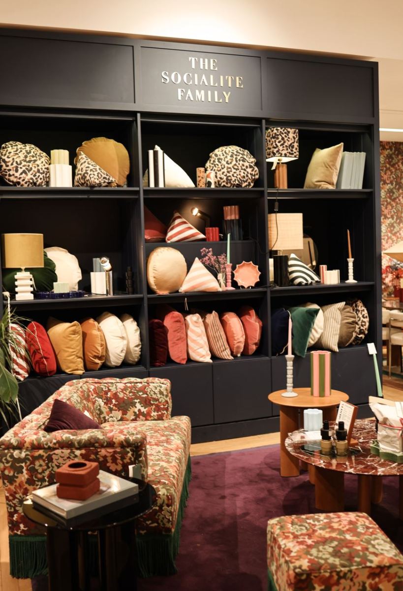 The Socialite Family unveils its apartment in Paris
