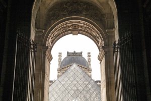 The Louvre pyramid, an architectural challenge – French Glimpses
