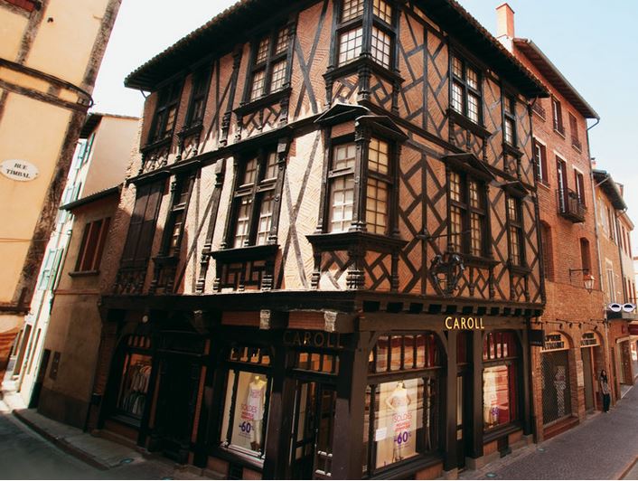 Albi’s Architectural Gems : A Photographic Journey – French Glimpses