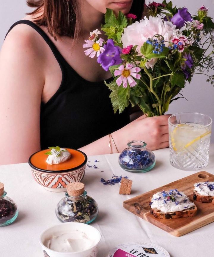 Edible flower bouquets in a Parisian florist ! – French Glimpses