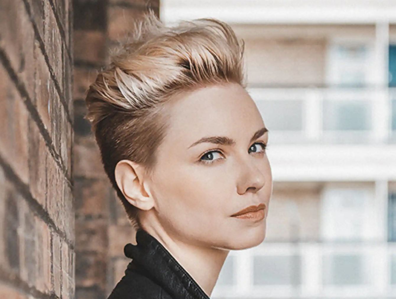 The Timeless Elegance of the Pompadour Haircut – French Glimpses