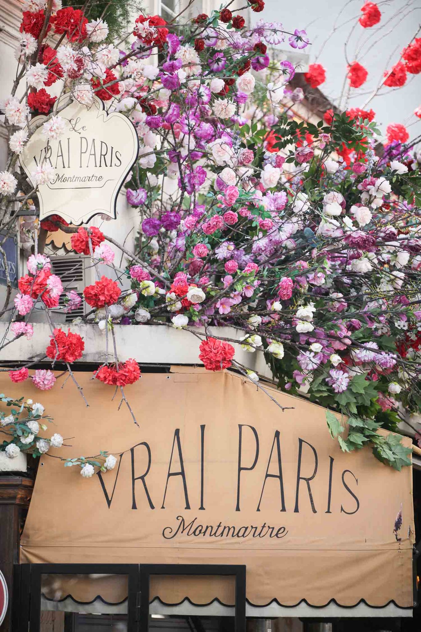 Le Vrai Paris: A Traditional Bistro Experience in Montmartre – French Glimpses