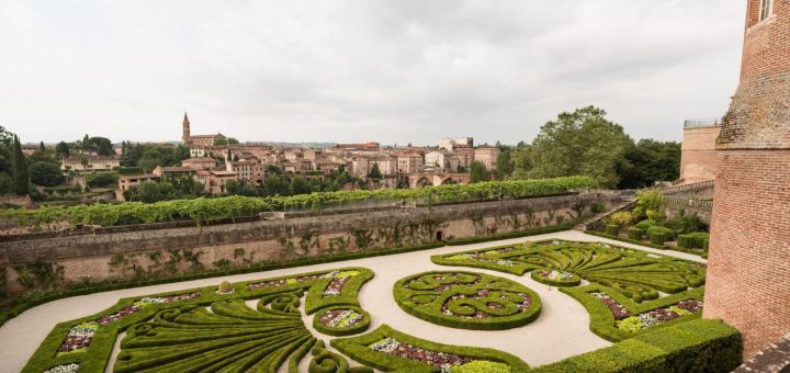 Albi’s Architectural Gems : A Photographic Journey – French Glimpses