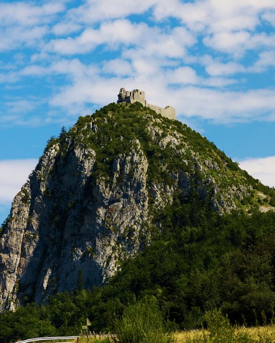 Montségur Castle : History and Mysteries Unveiled – French Glimpses